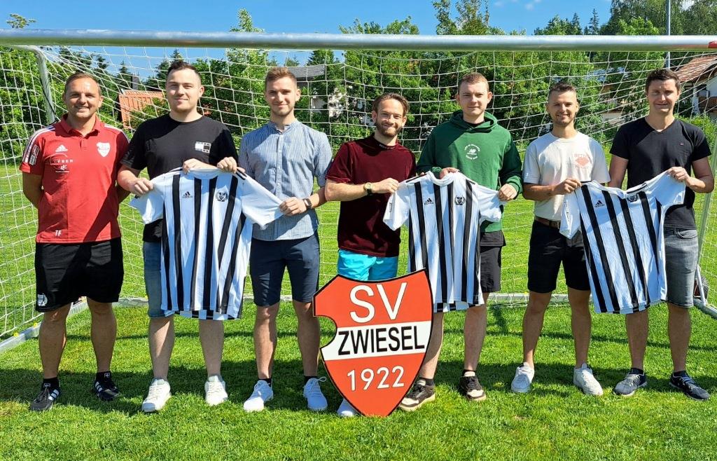 Friedl bleibt, Kißlinger und Mutzl kommen: SV 22 Zwiesel verstärkt sich mit sieben Neuzugängen