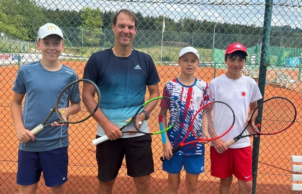 Tennis-Sensation in Zwiesel: Er besiegte Federer und Nadal – jetzt half der Ex-Profi im Team ...