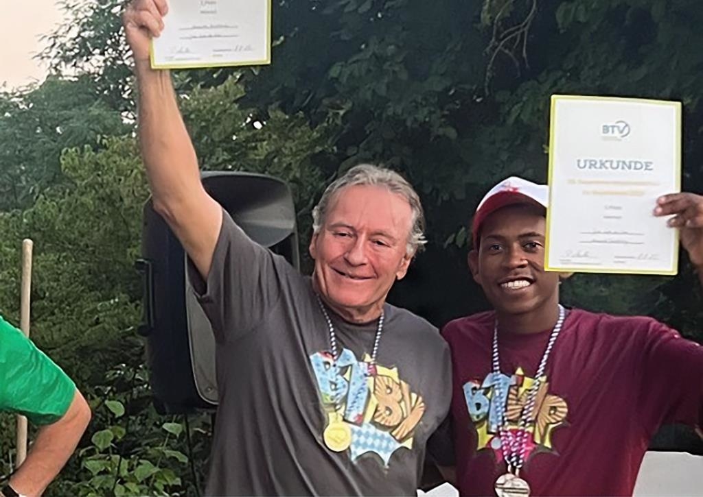 Beachtennis-Meister mit 70: Alex Ruscheinsky sorgt in Schnaittenbach ...