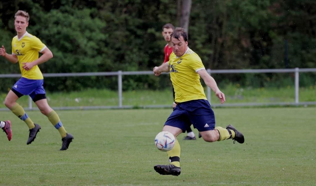 FC Handlab bleibt oben dran