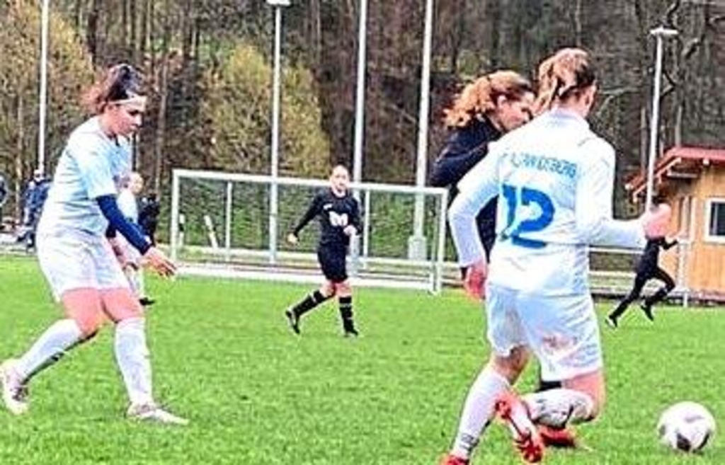 Oberpfalzderby: Torfestival bei B-Juniorinnen aus Altrandsberg