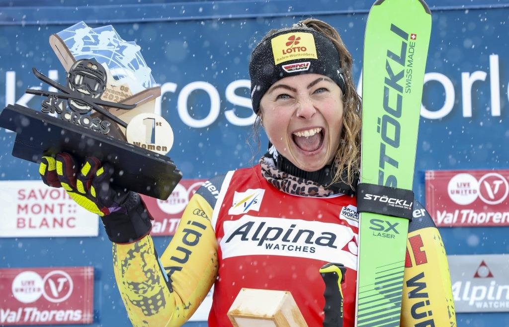 Skicrosserin Daniela Maier aus Marquartstein bejubelt ersten Weltcup-Erfolg