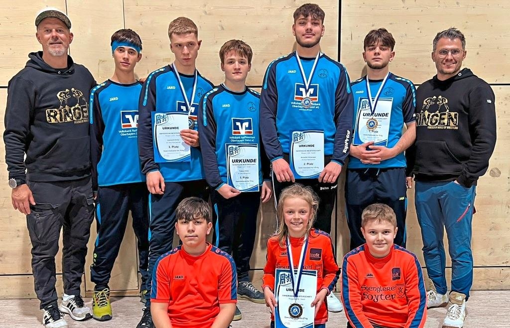 Khasaev schnappt sich zwei Titel: Reichenhaller Freistilringer holen insgesamt sechs Medaillen