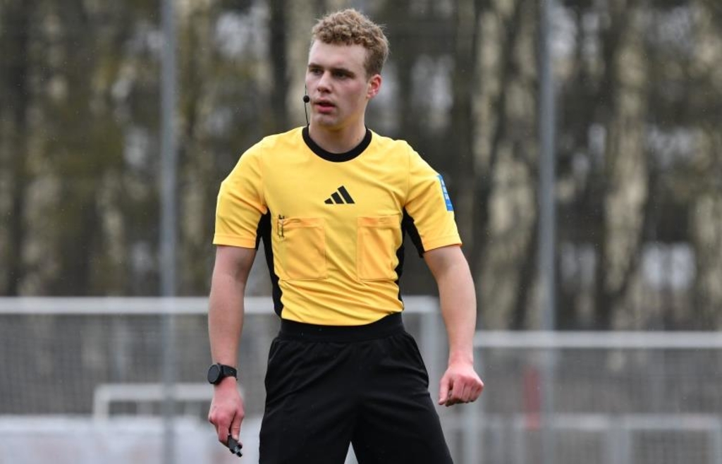 Auf- und Abstieg gibt es auch bei den Referees: Maxi Beier pfeift ...