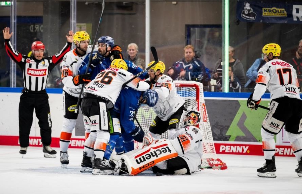 Autum nelson porno shira had on a sexy bodysuit that