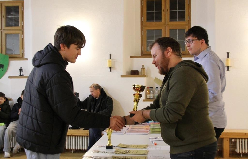 Fünfstündiges Match: Max Fleischmann sichert sich Titel und ...
