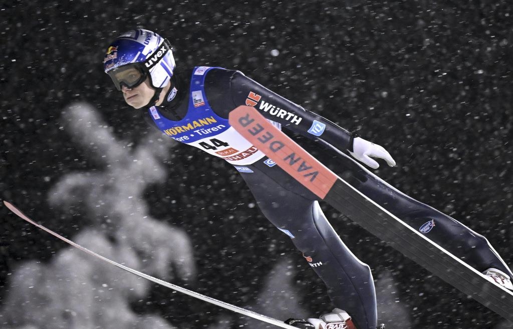 Hammer-Auftakt der deutschen Adler! Skispringer belegen Plätze zwei bis ...